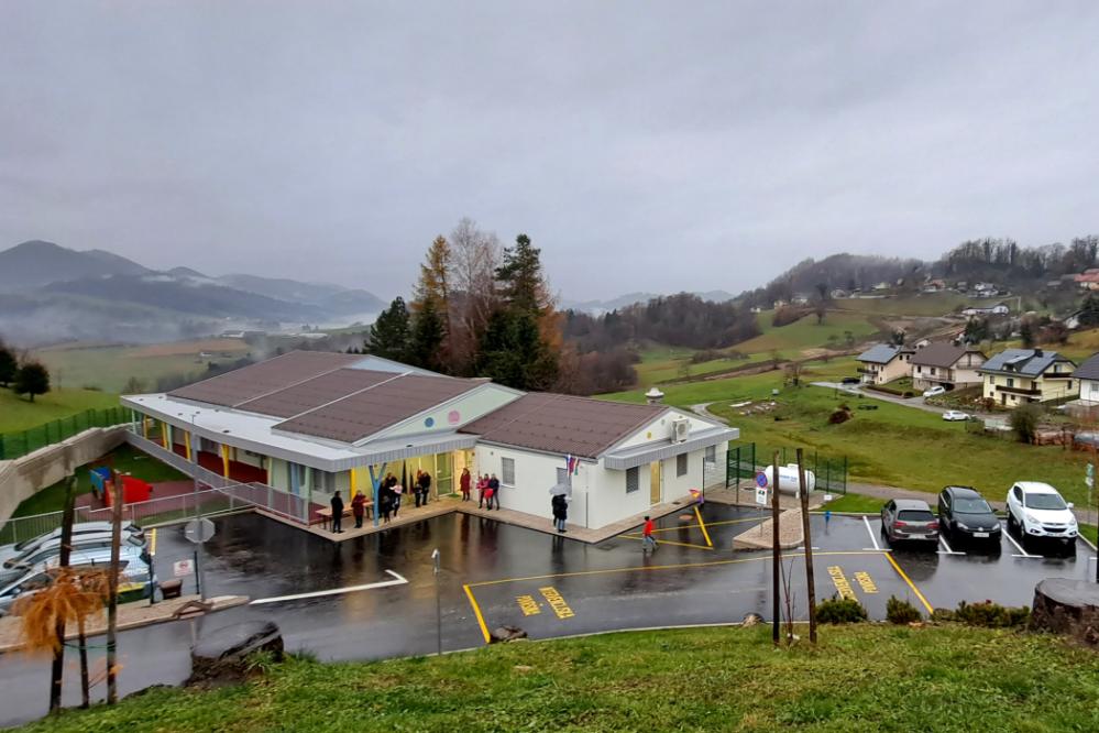 Malčki na Planini pri Sevnici v novih igralnicah - Radio Štajerski val